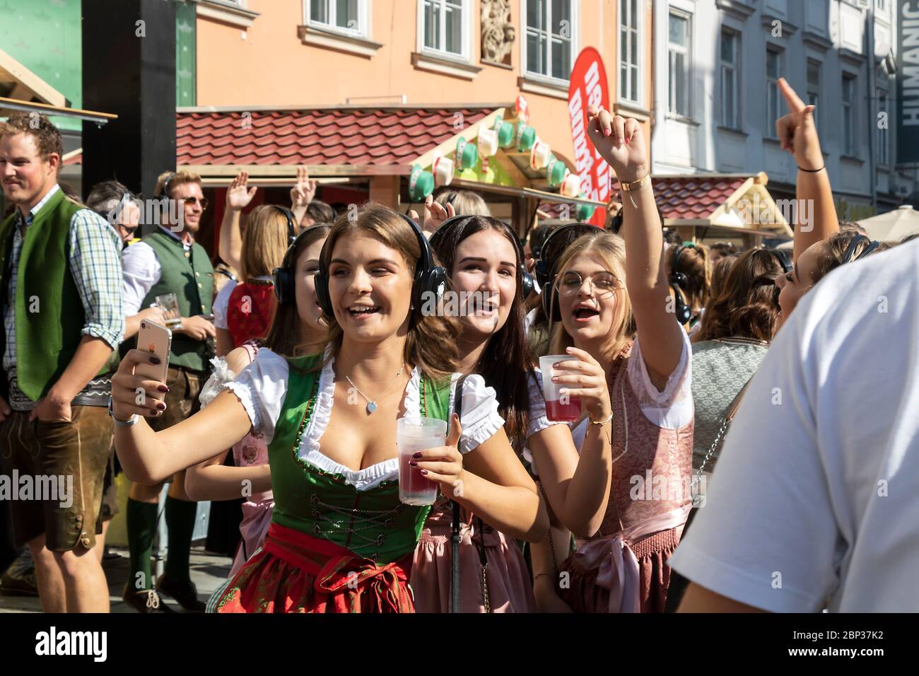 Women national dress europe hi-res stock photography and images - Alamy