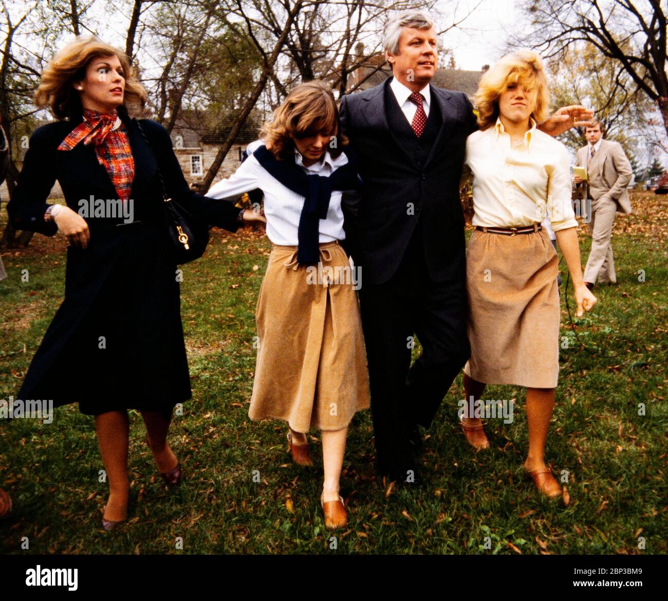Phyllis George and Kentucky Governor John Y Brown with their children ...