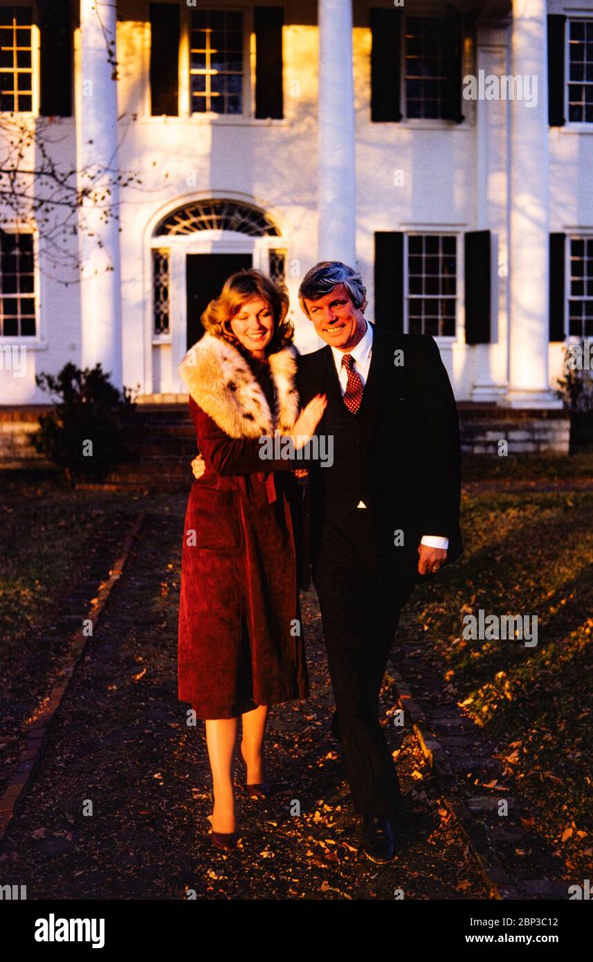 Phyllis George and Kentucky Governor John Y Brown at home in Lexington ...