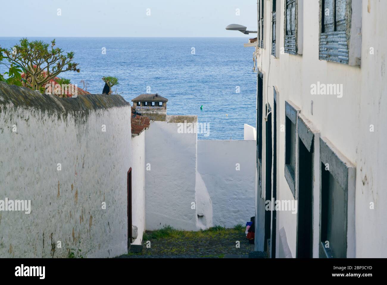 Open space between houses hi-res stock photography and images - Alamy