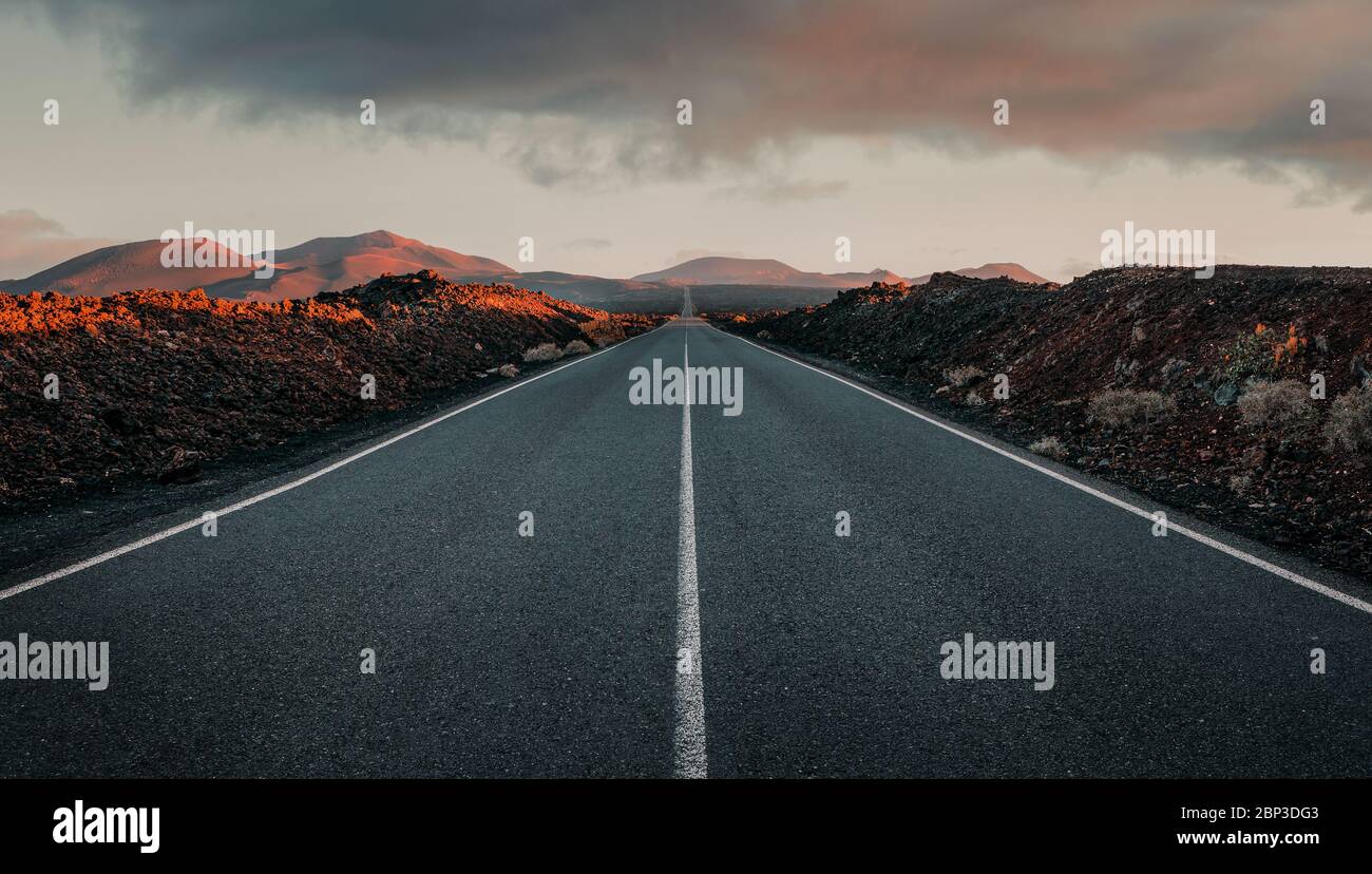Empty road at sunrise hi-res stock photography and images - Alamy