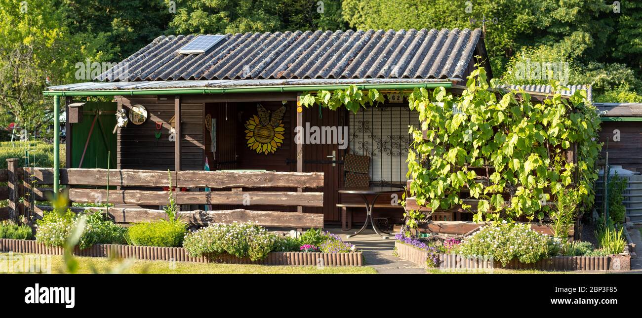 Allotment garden houses hi-res stock photography and images - Alamy