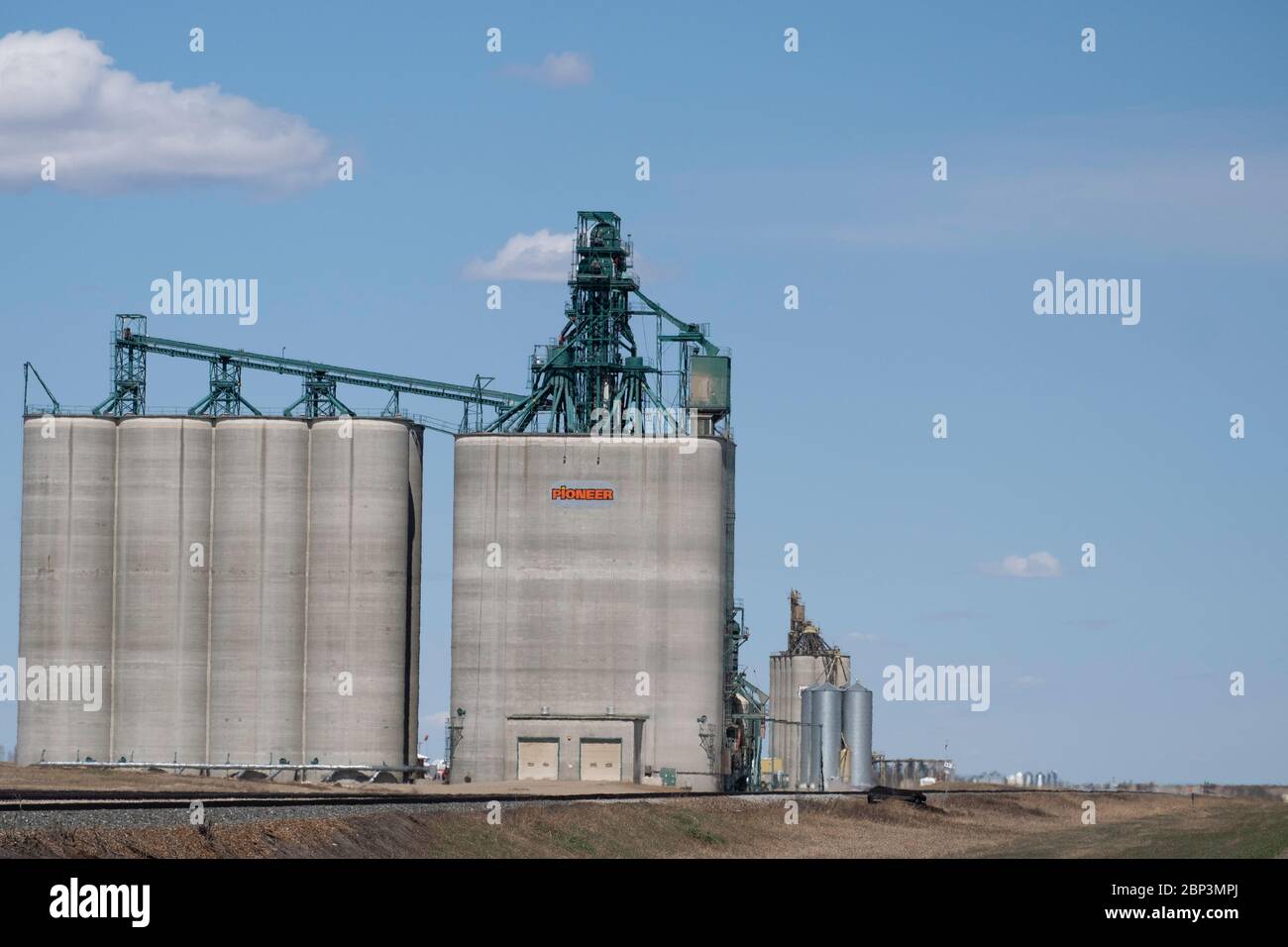 May 2 2020 - Vulcan, Alberta Canada - Modern Grain Elevator Stock Photo ...
