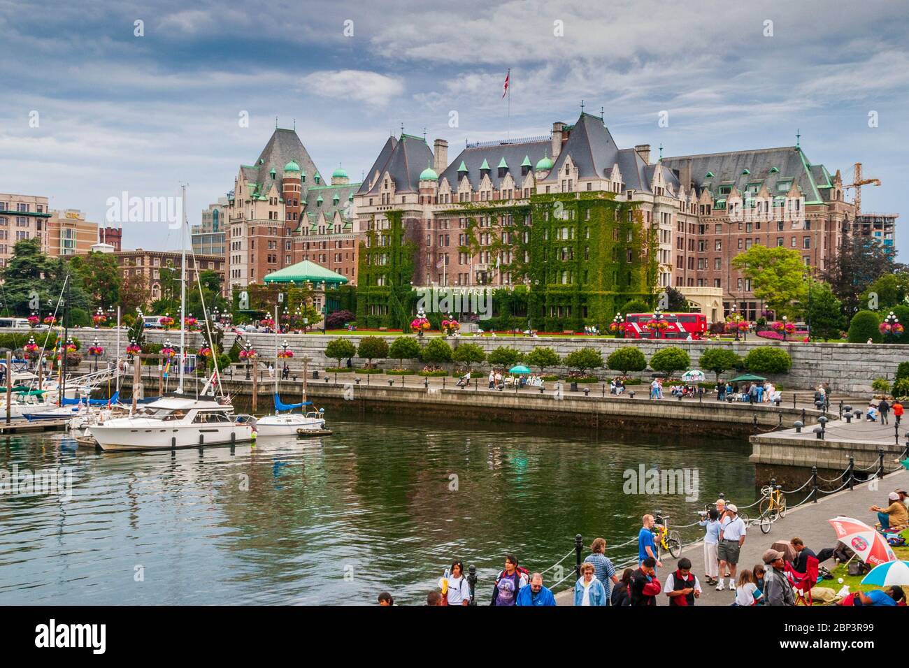 Tour bus empress hotel victoria hi-res stock photography and images - Alamy