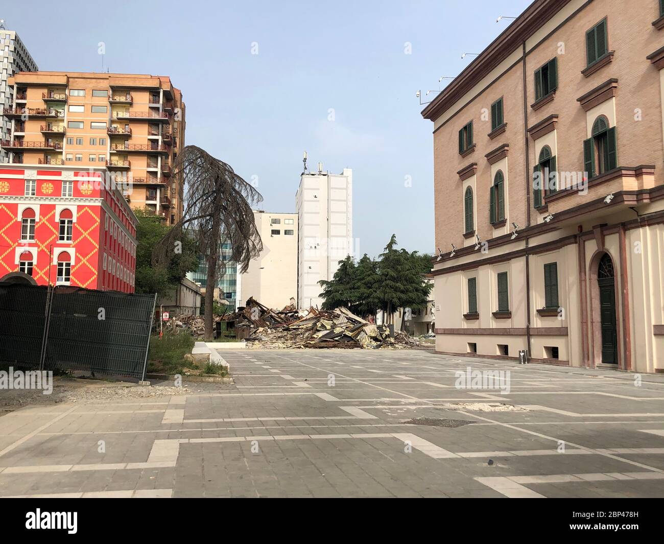 Theater collapse hi-res stock photography and images - Alamy