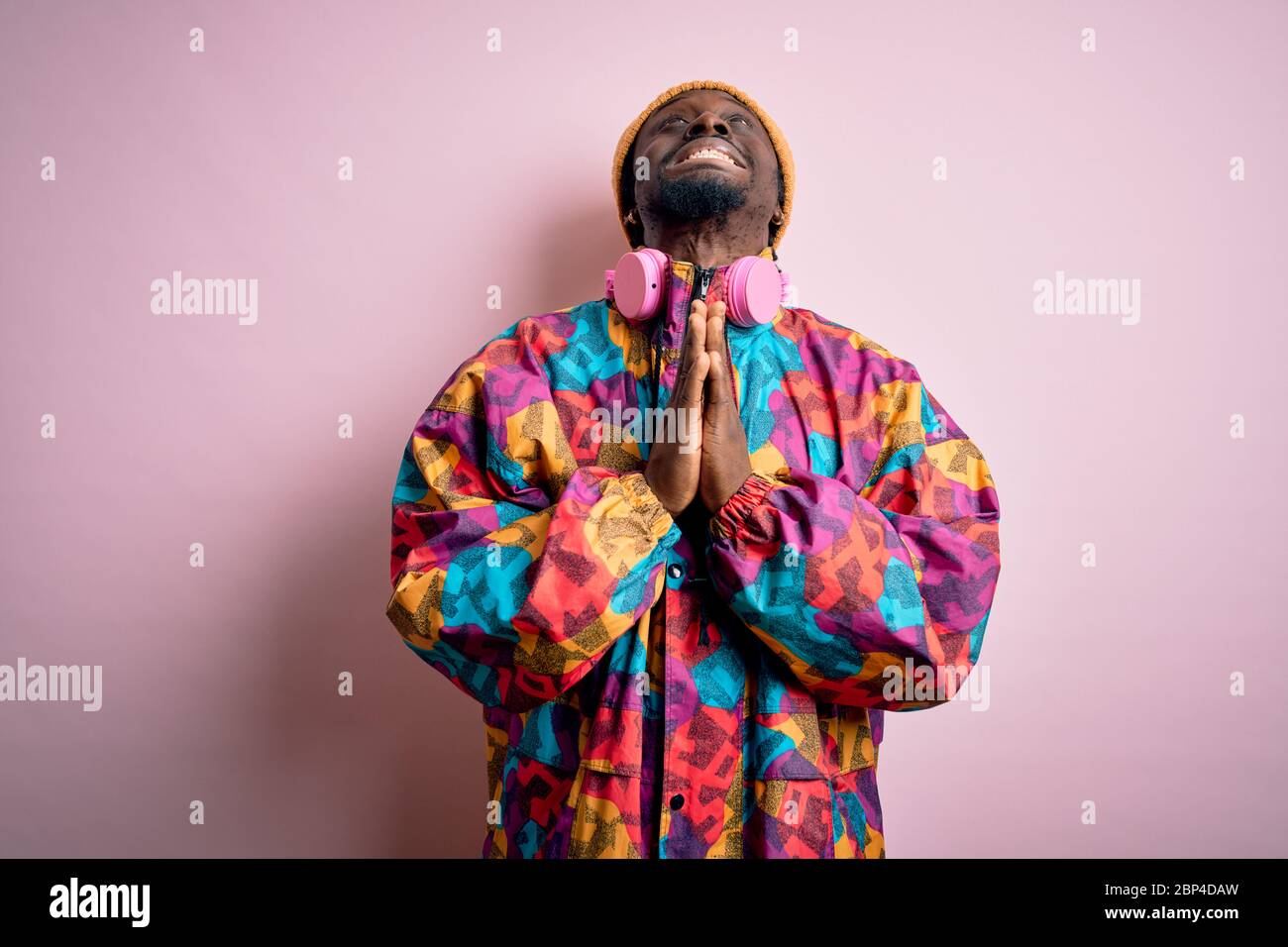 Person wearing black cap pink hi-res stock photography and images - Alamy