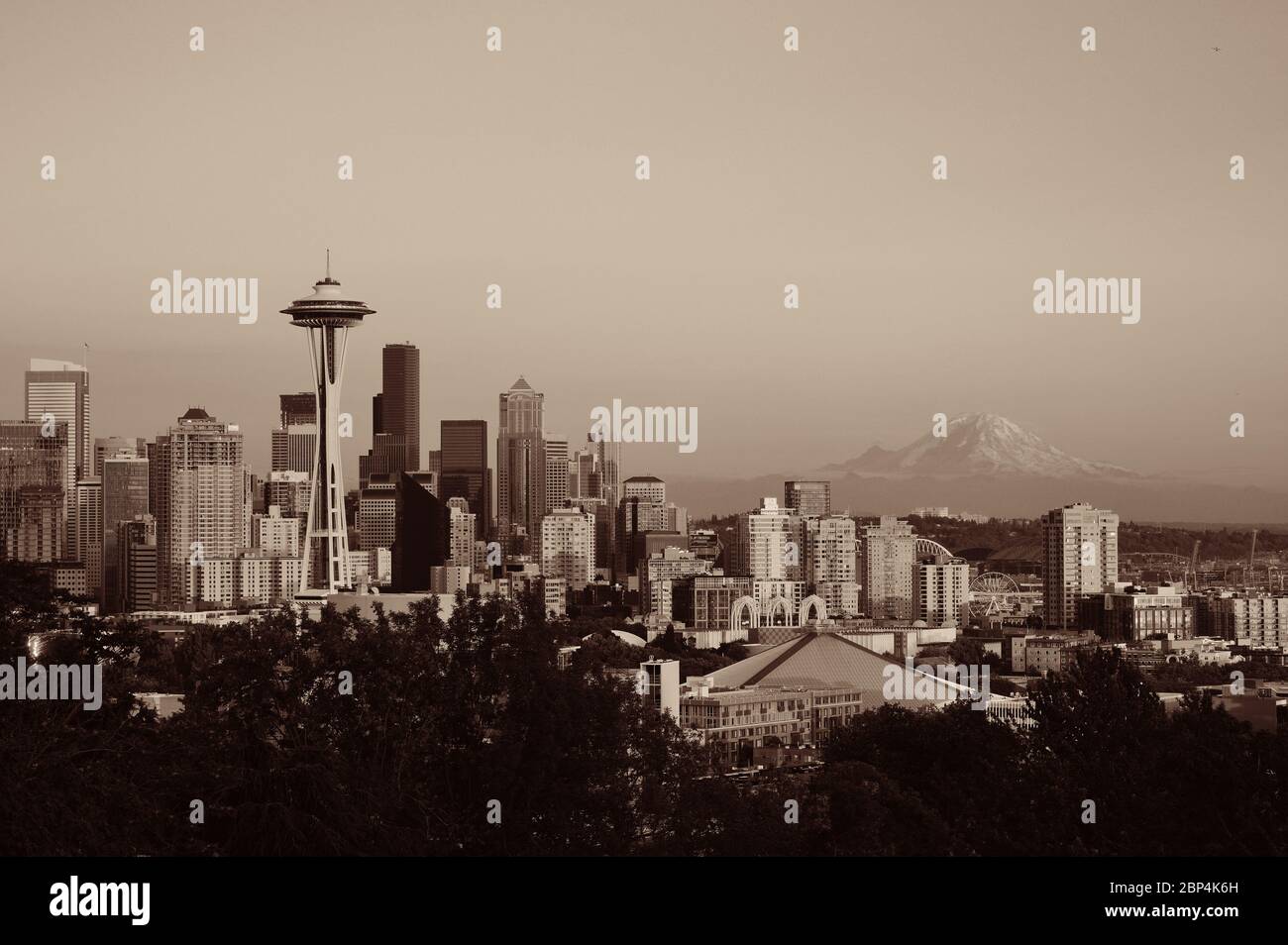 Seattle city skyline with Mt Rainier at sunset with urban office ...