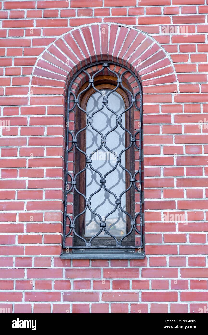 Red metal lattice structure hi-res stock photography and images - Alamy