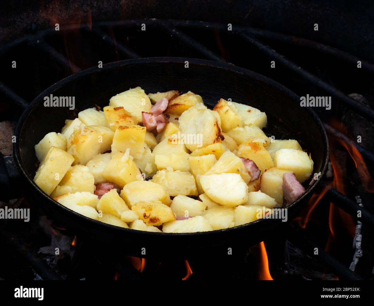 Fire roasted potatoes hi-res stock photography and images - Alamy