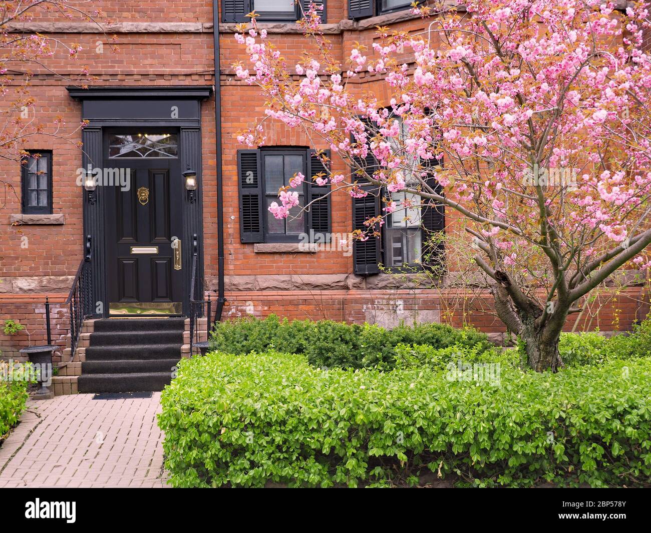 Old brick house hi-res stock photography and images - Alamy