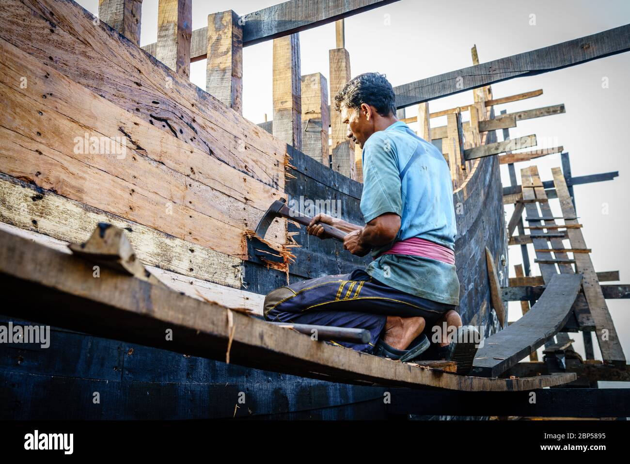 Bangladeshi traditional boat hi-res stock photography and images - Alamy