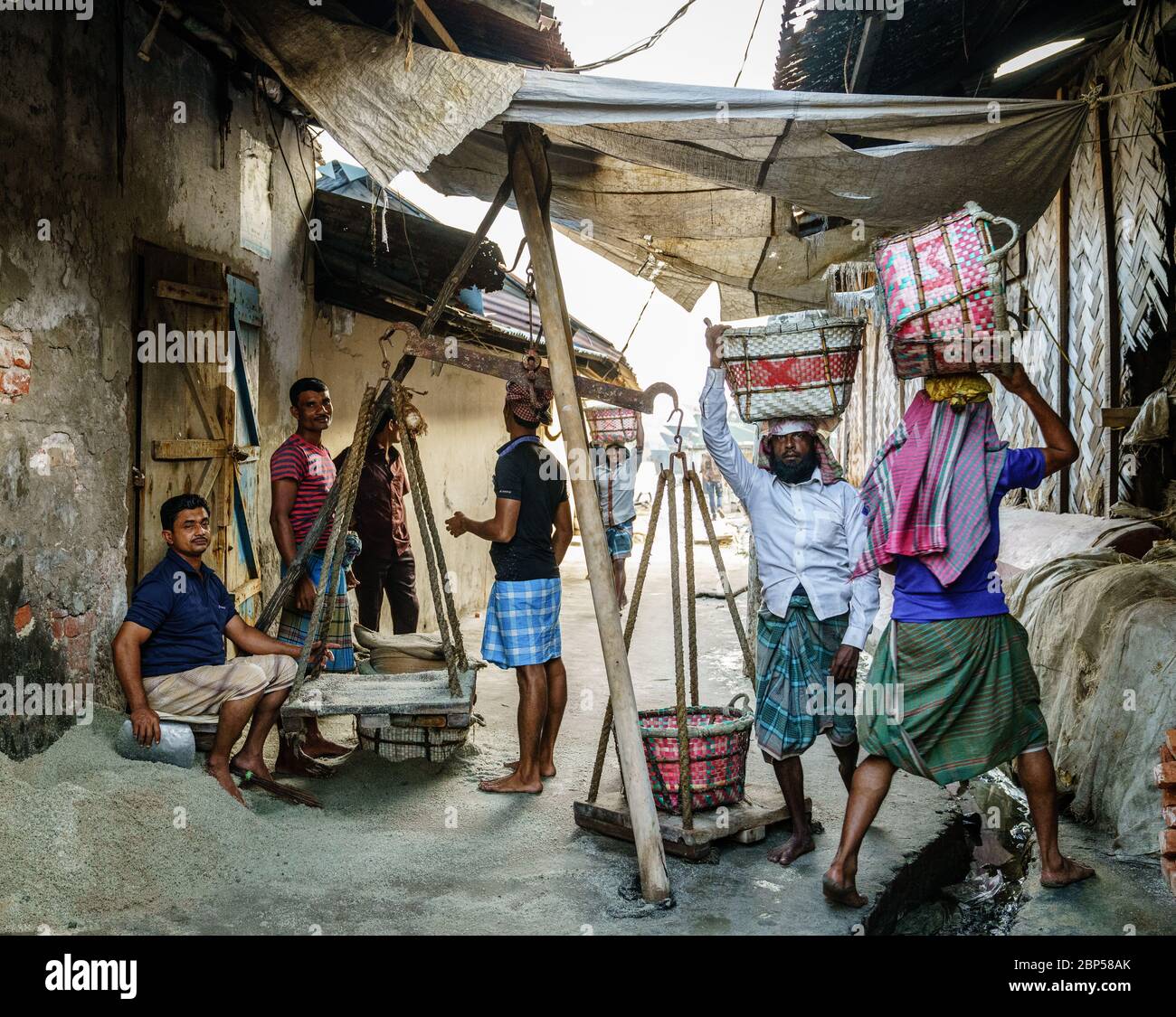 Poor people of bangladesh hi-res stock photography and images - Alamy