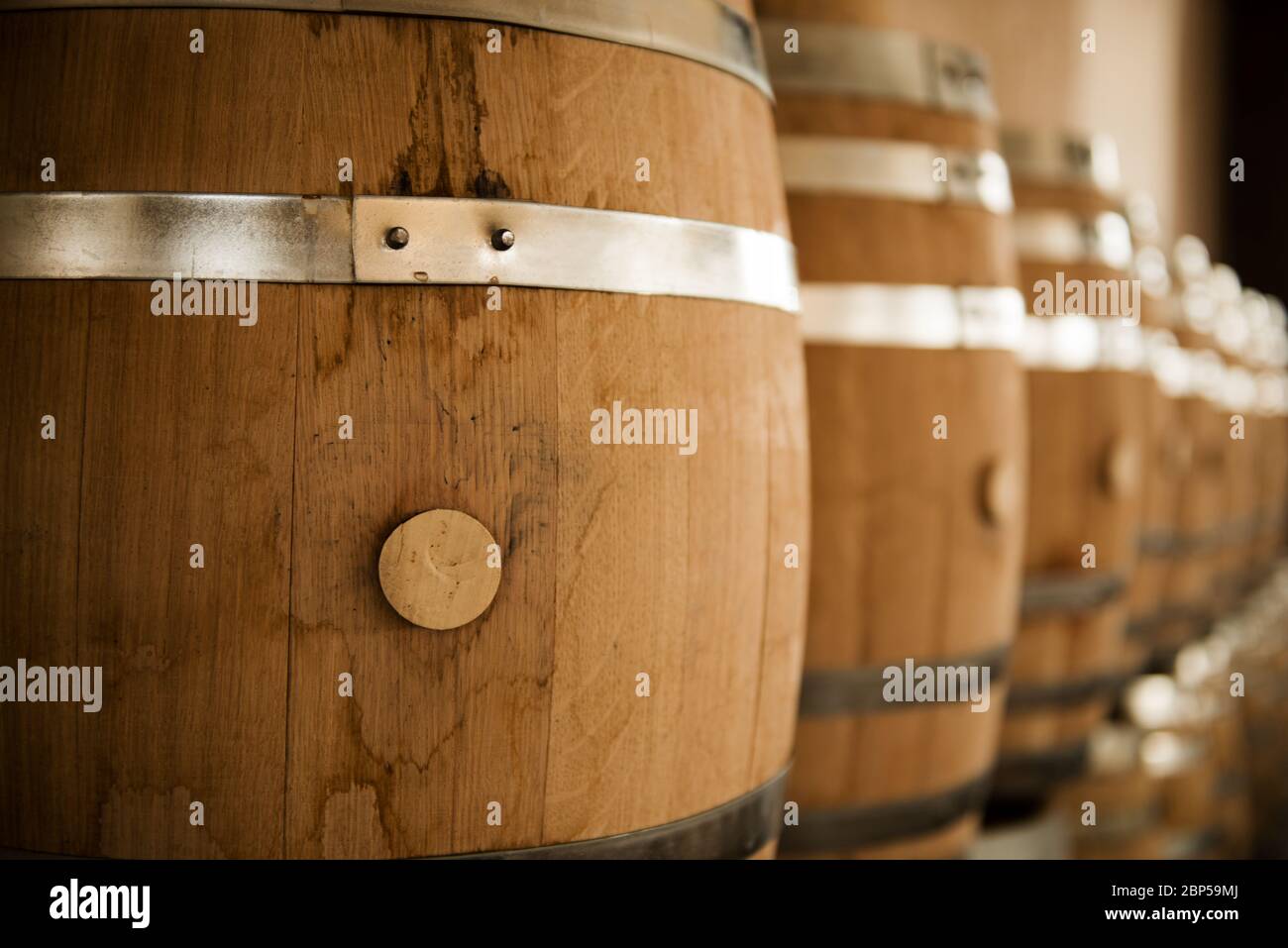 Oak barrel container hi-res stock photography and images - Alamy