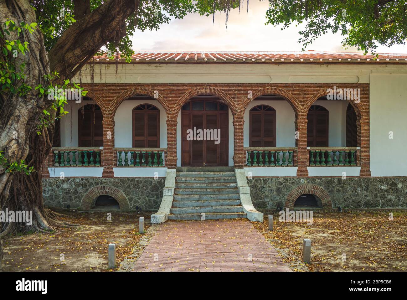 Old chinese merchant house hi-res stock photography and images - Alamy