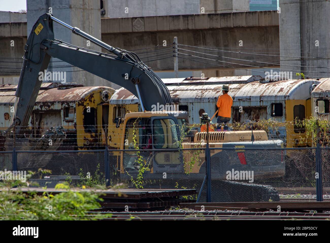 Digger on train hi-res stock photography and images - Alamy