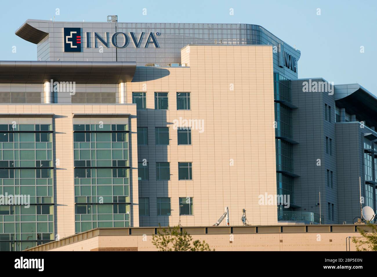 Hospital logo hi-res stock photography and images - Alamy