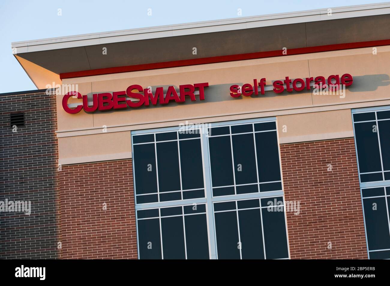 Self storage facility hi-res stock photography and images - Alamy