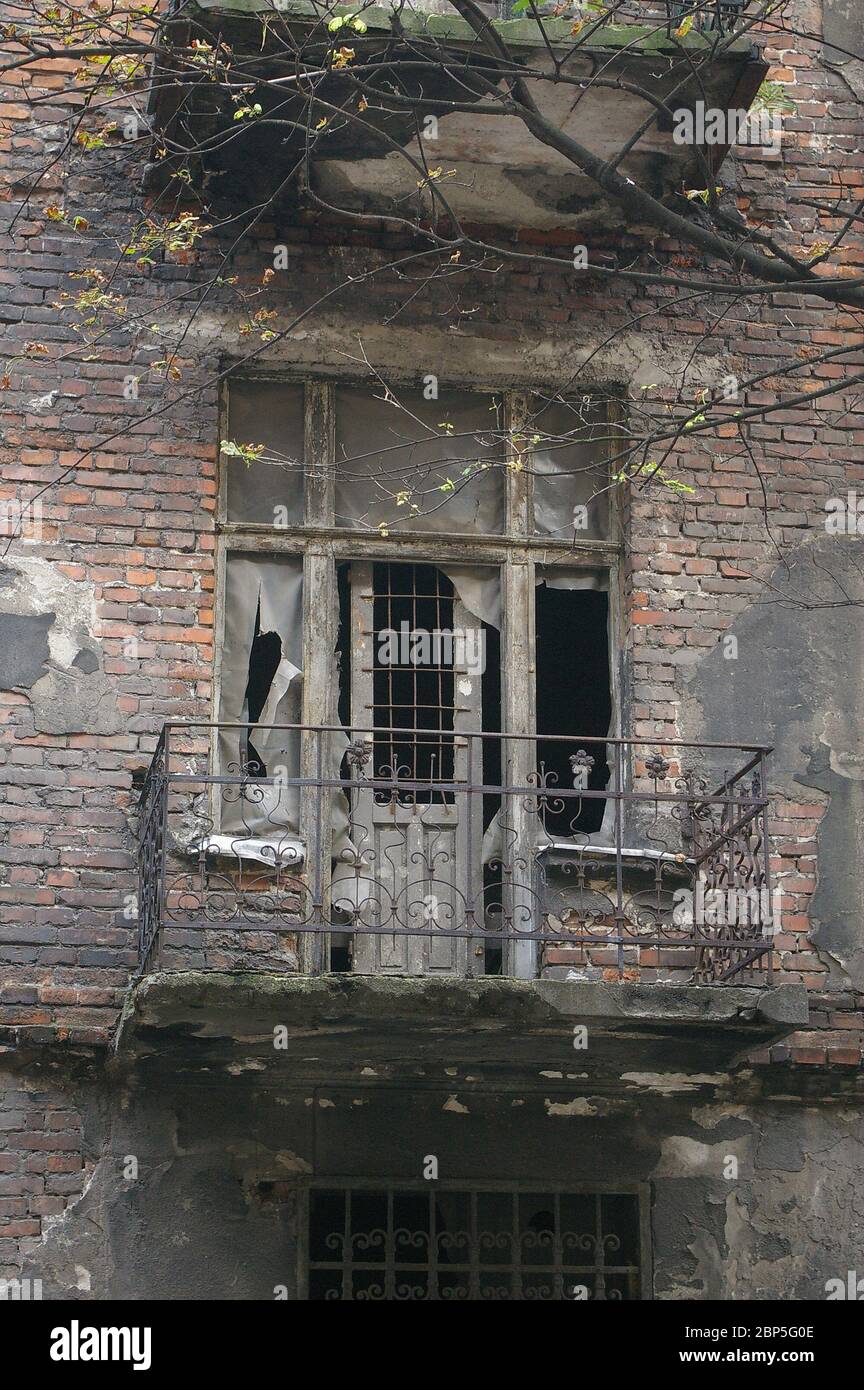 Old building decrepit derelict sign hi-res stock photography and images ...
