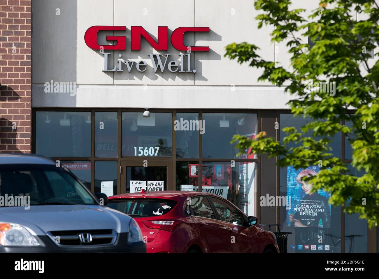 Gnc in hi-res stock photography and images - Alamy