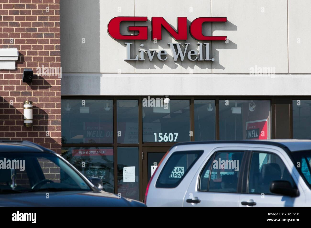 Gnc storefront sign logo hi-res stock photography and images - Alamy