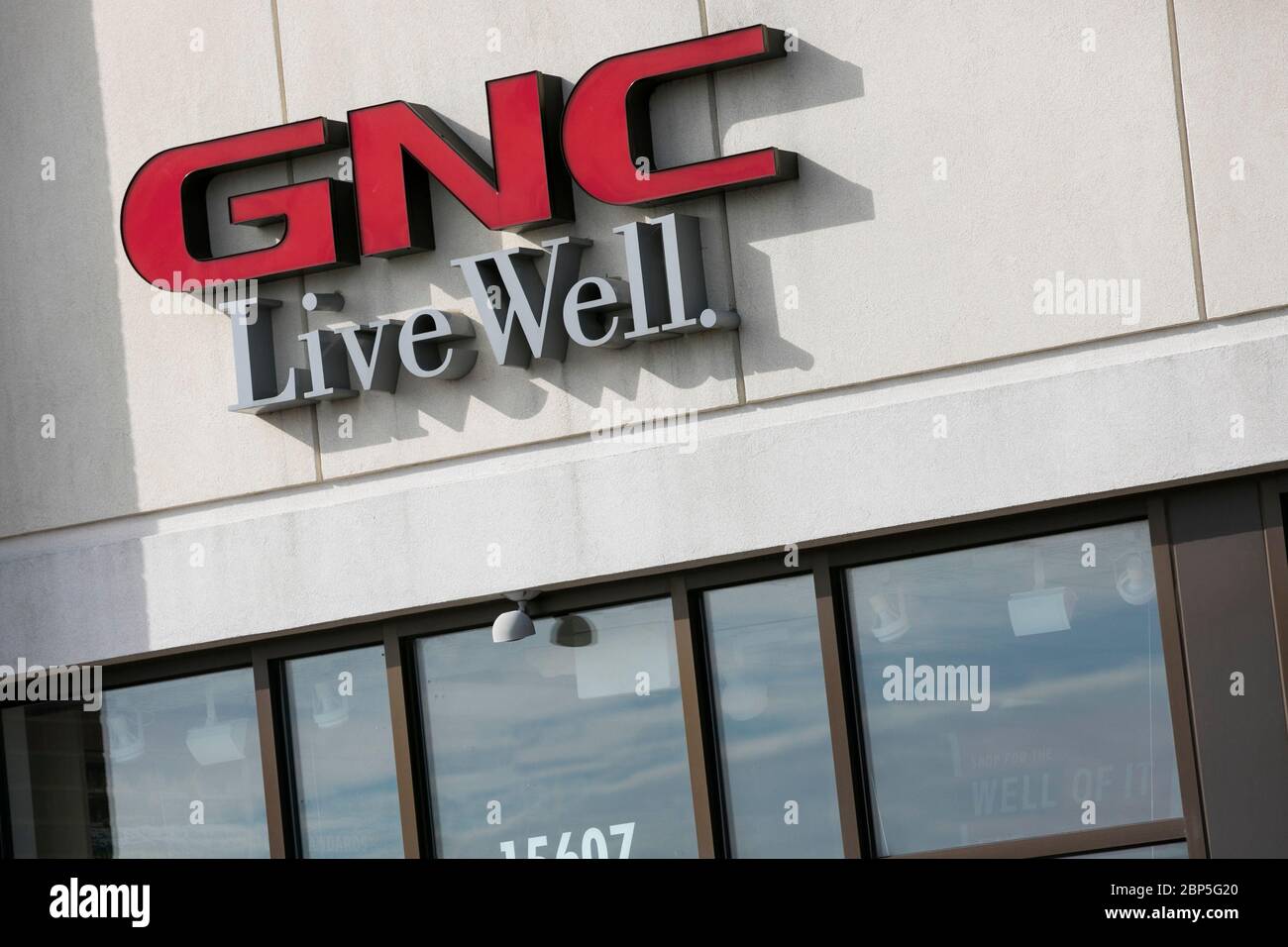 Gnc in hi-res stock photography and images - Alamy