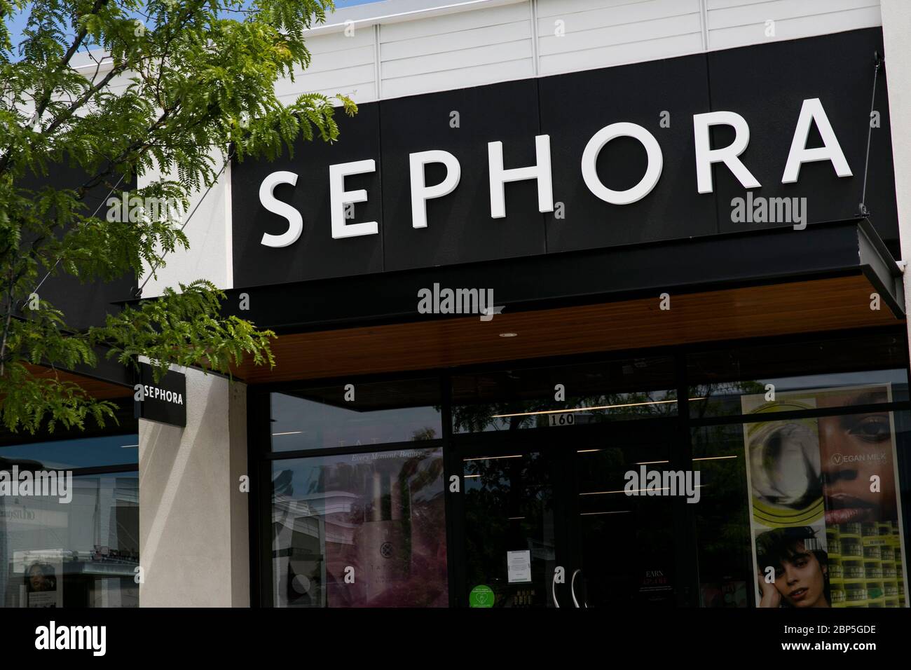 Sephora sign hi-res stock photography and images - Alamy
