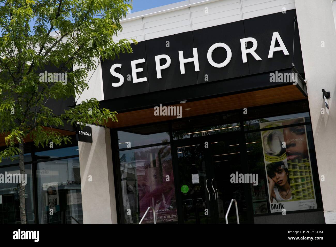 Sephora sign hi-res stock photography and images - Alamy