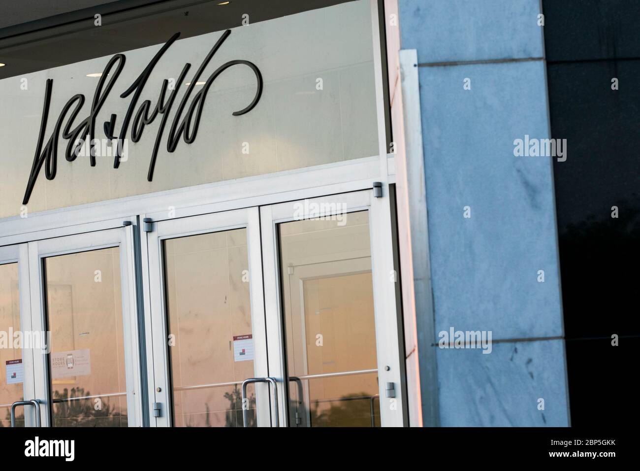 Lord and taylor logo hi-res stock photography and images - Alamy