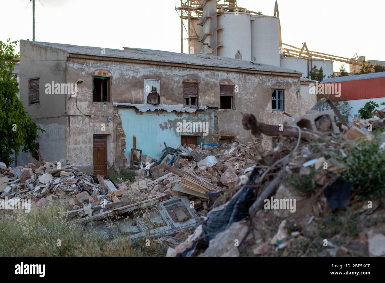 Full of rubble hi-res stock photography and images - Alamy