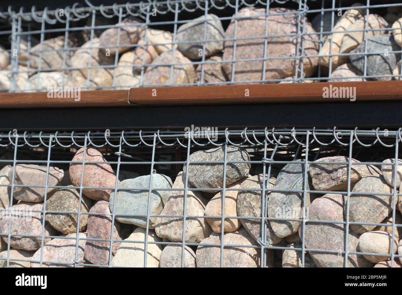 Wire mesh fencing hi-res stock photography and images - Alamy