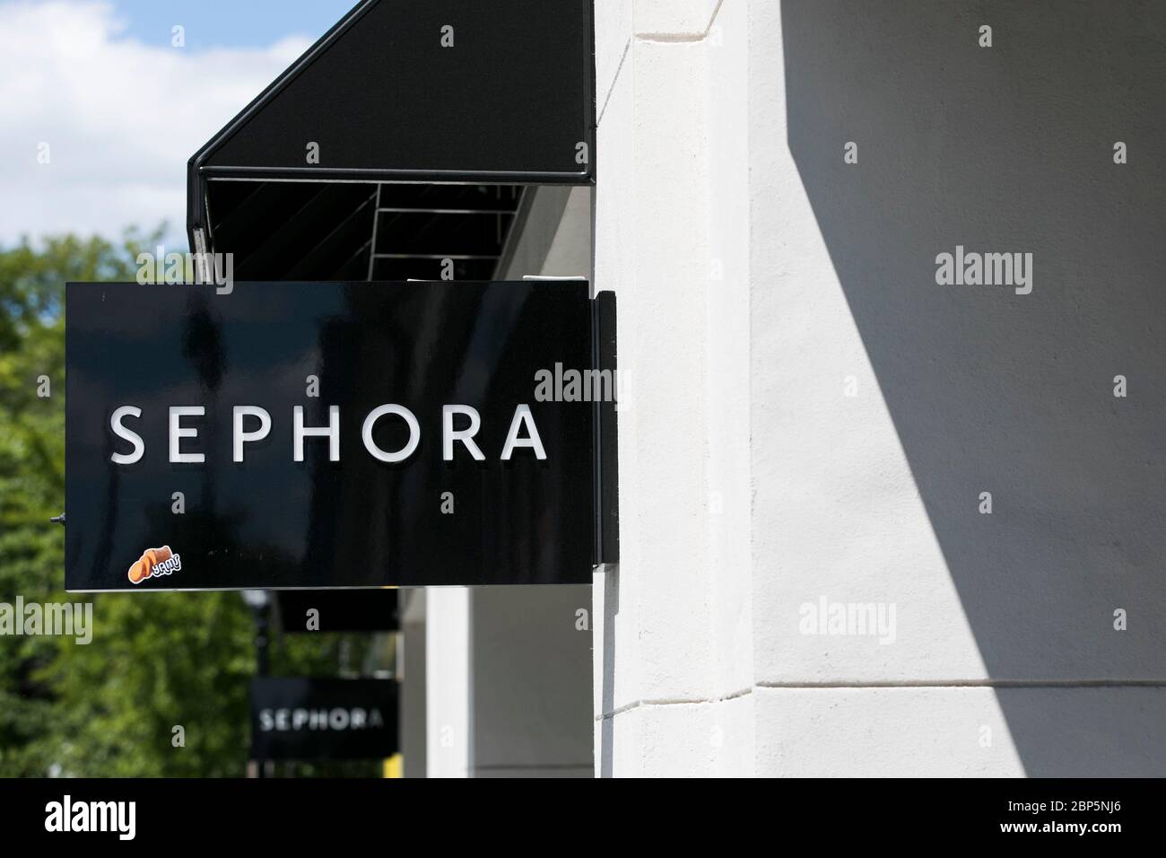 Sephora logo hi-res stock photography and images - Alamy