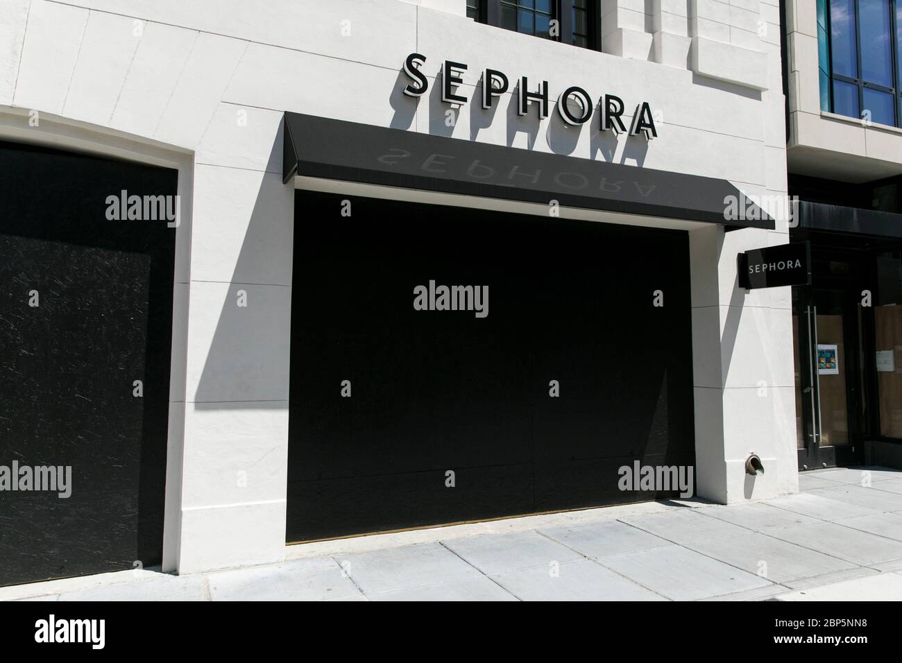 Sephora logo hi-res stock photography and images - Alamy