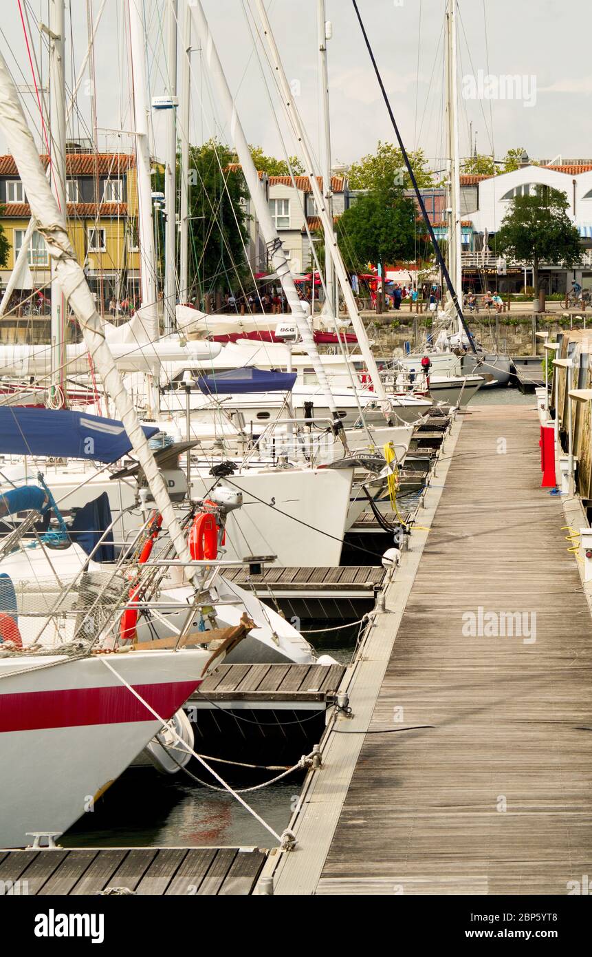Yachting jetty hi-res stock photography and images - Alamy