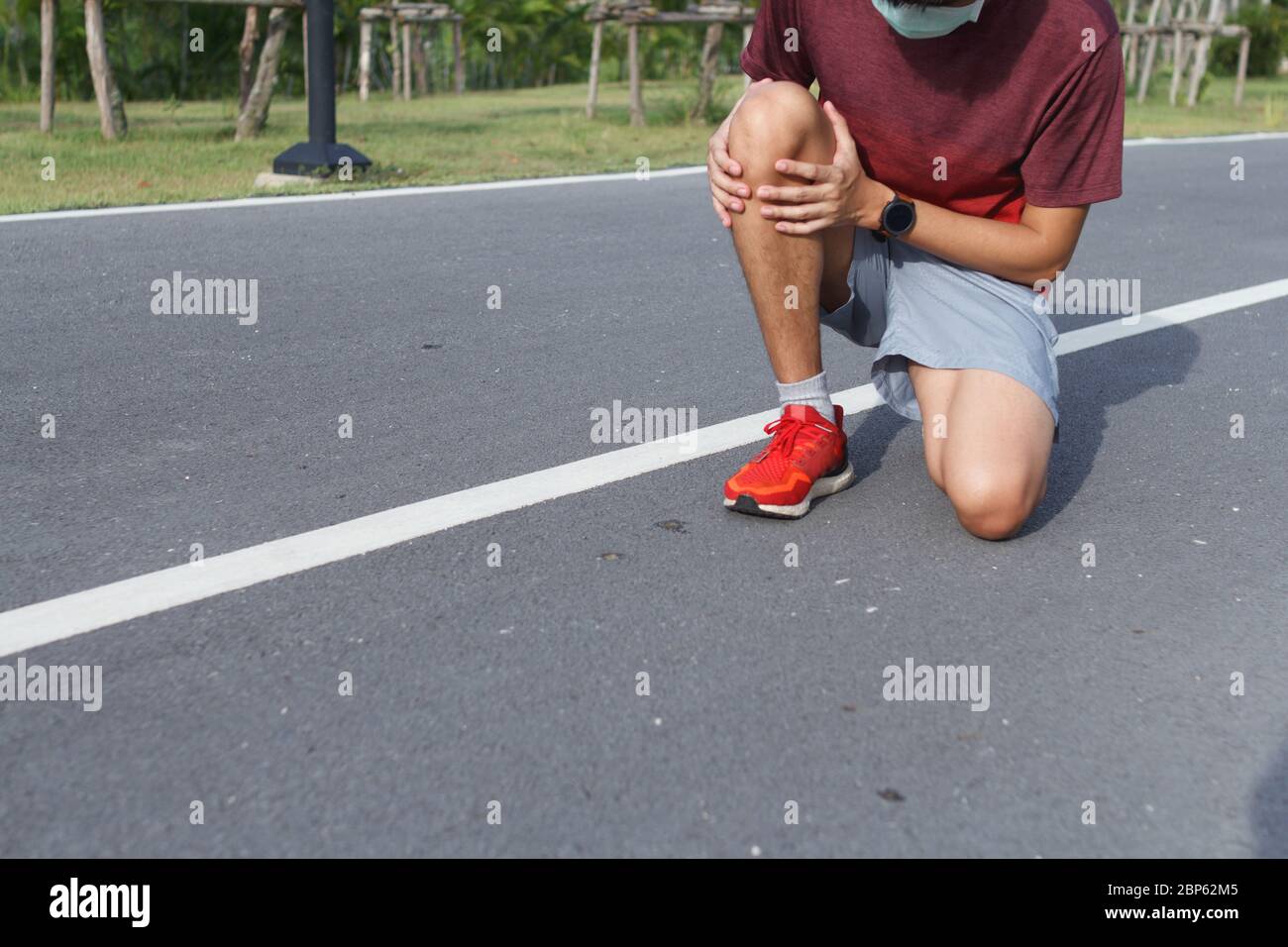 Sport man suffering with pain on sports running knee injury after ...