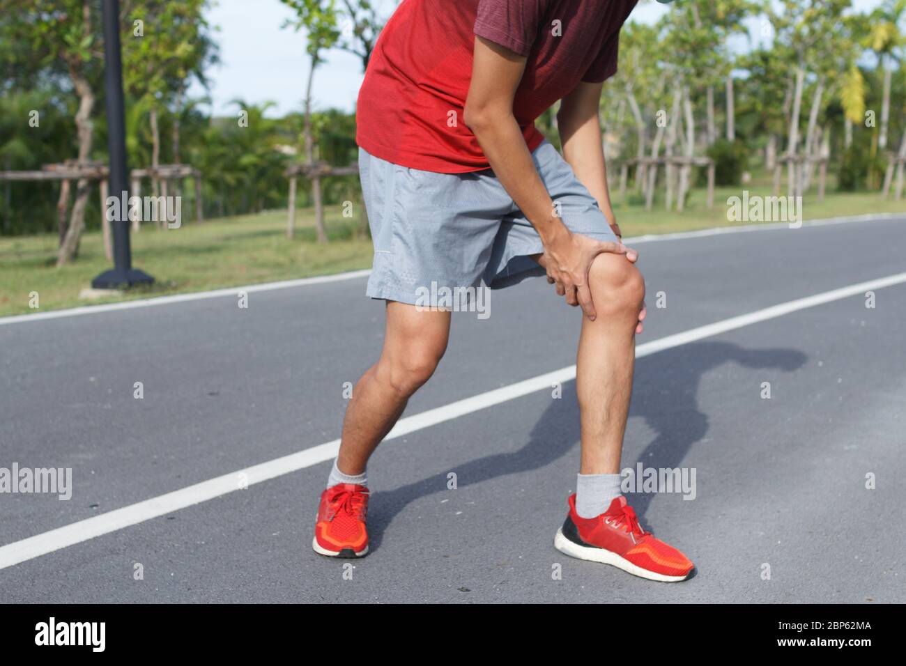 Sport man suffering with pain on sports running knee injury after ...