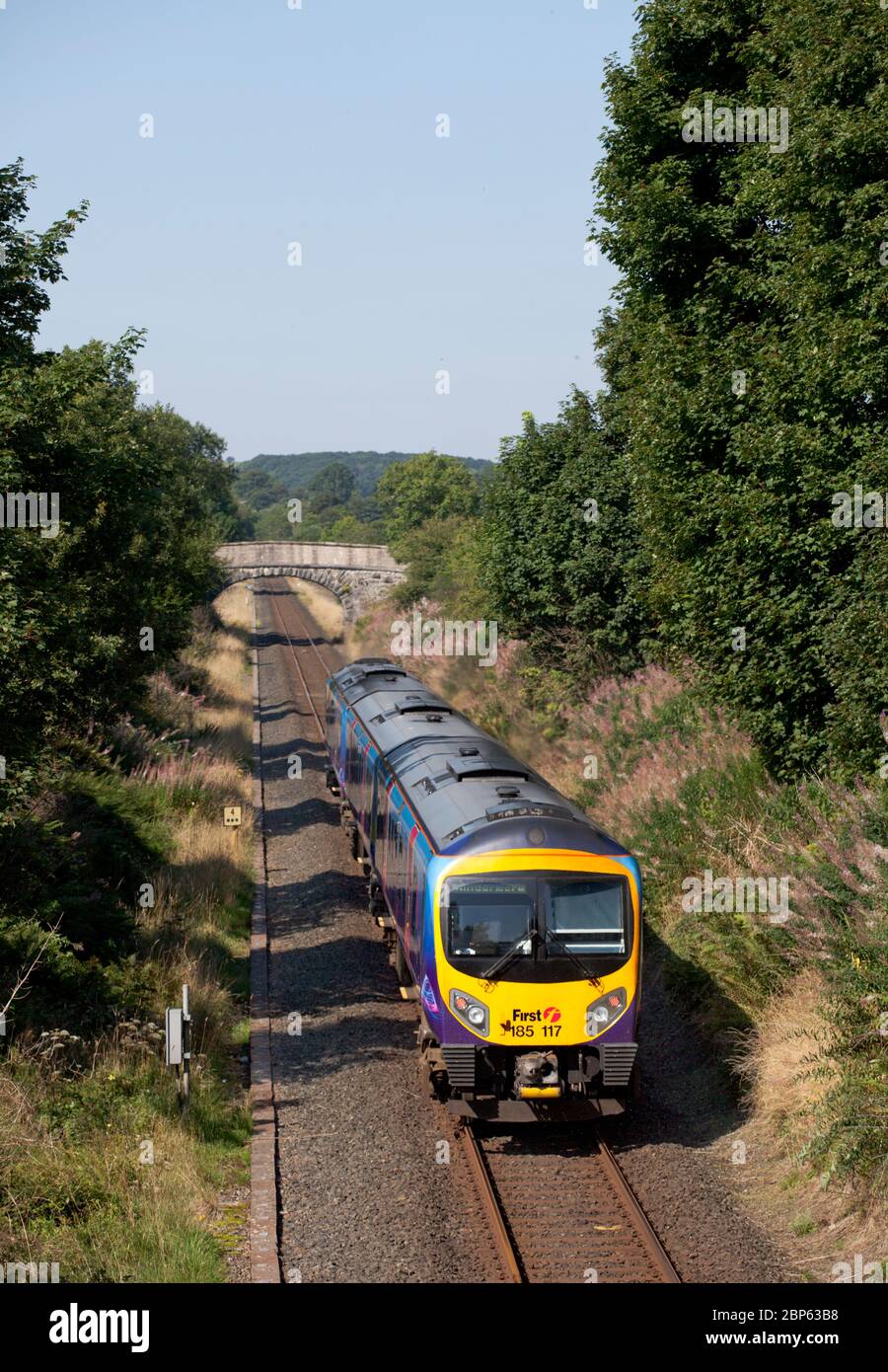 A First Transpennine express class 185 diesel train 185117 at Bowston ...