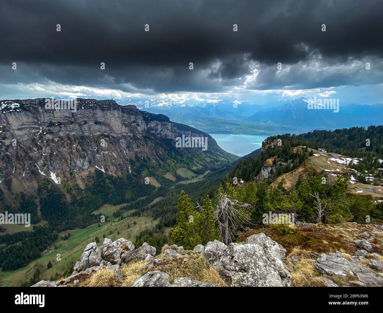 Blick vom Oberbergli am Sigriswiler Grat ins Justistal und zum ...