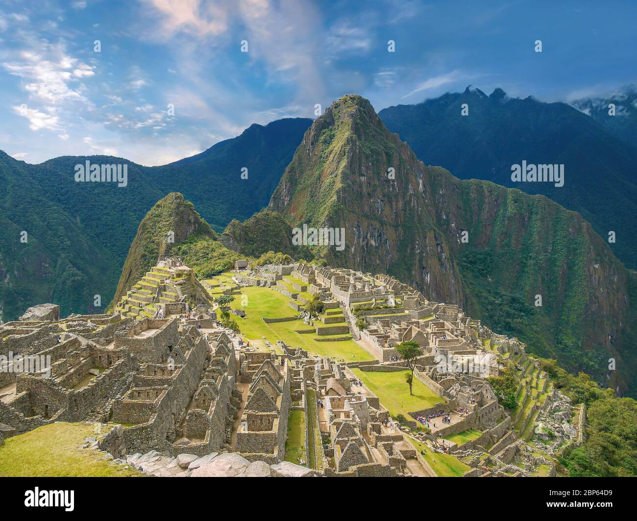 The iconic Machu Picchu stone ruins and Huayna Picchu mountain in ...
