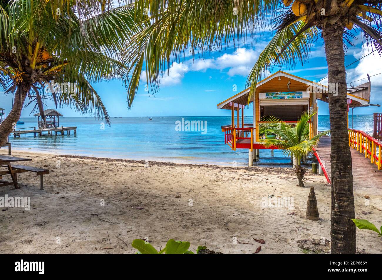 West End Roatan Stock Photo - Alamy