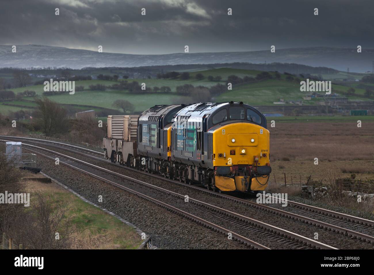 Class 37 diesel locomotives hi-res stock photography and images - Alamy