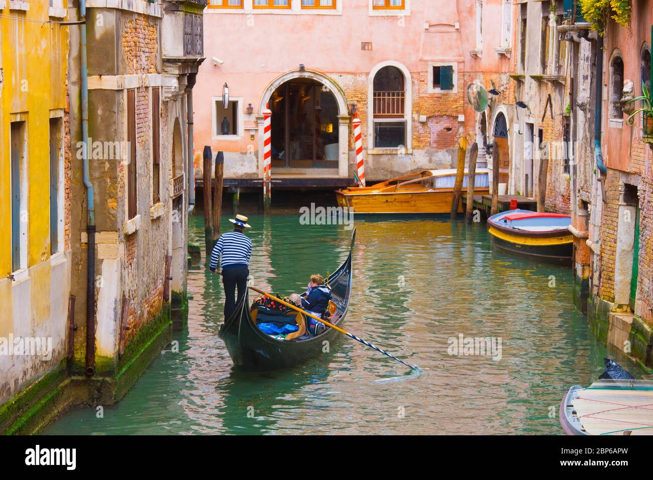 Gondolier tourist on canal hi-res stock photography and images - Alamy