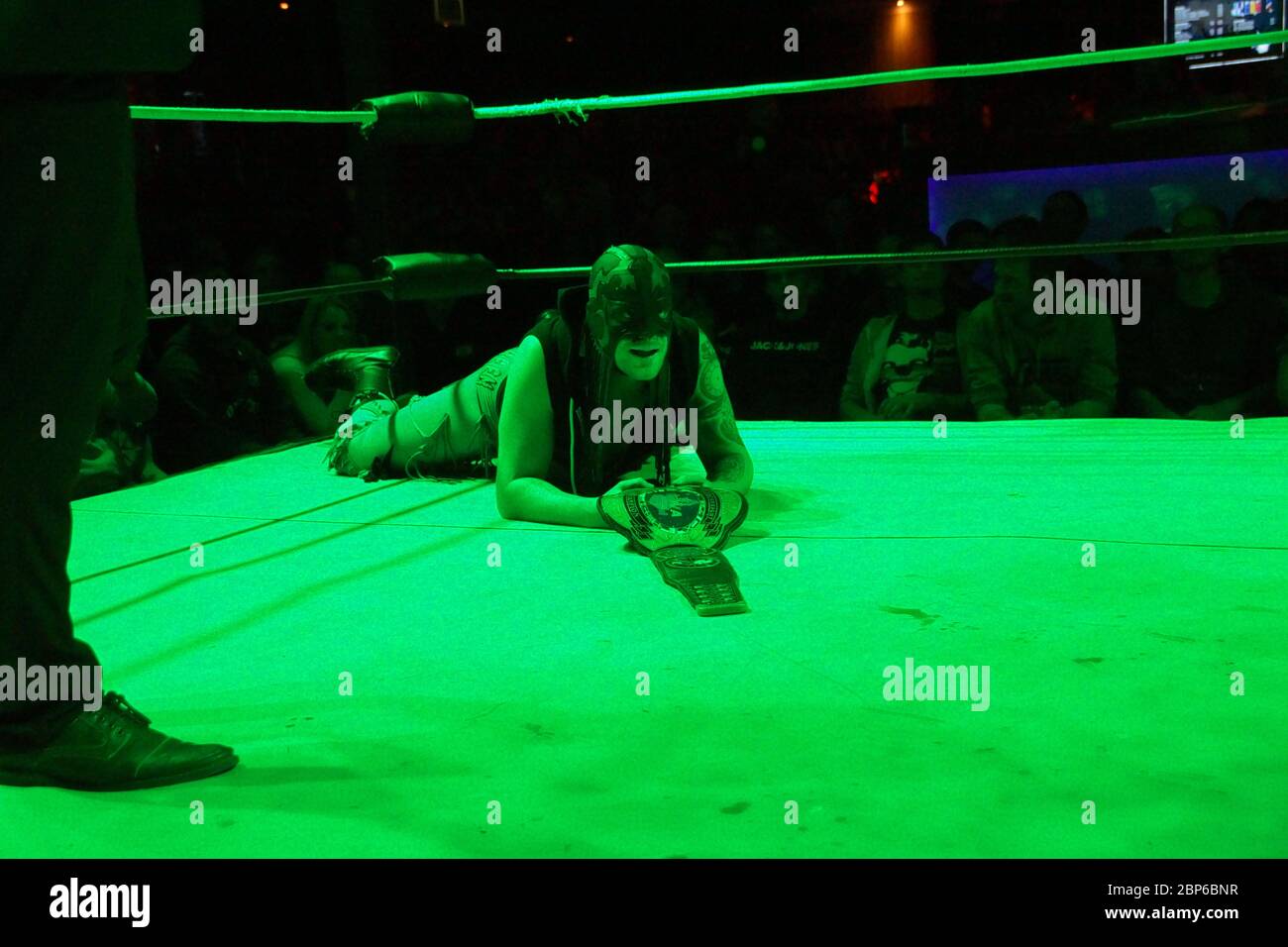 Wwe wrestling audience hi-res stock photography and images - Alamy