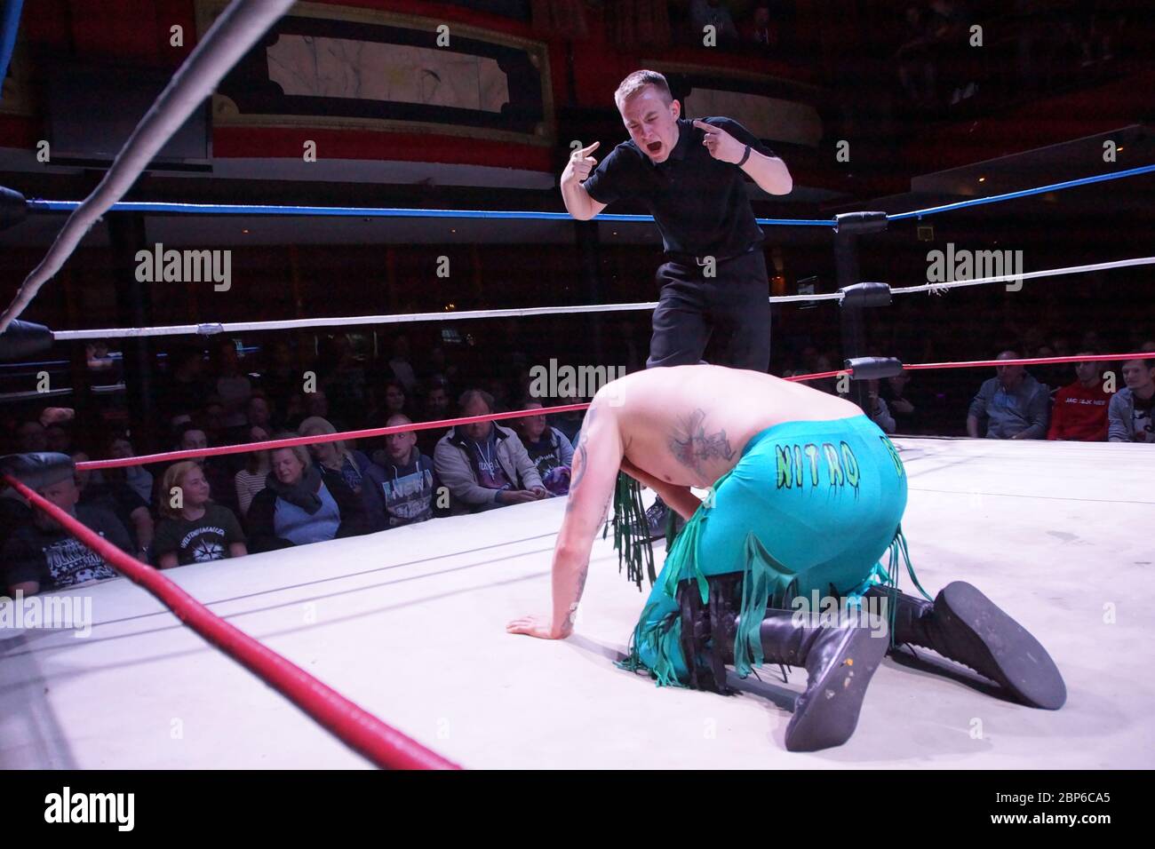 Wwe wrestling audience hi-res stock photography and images - Alamy