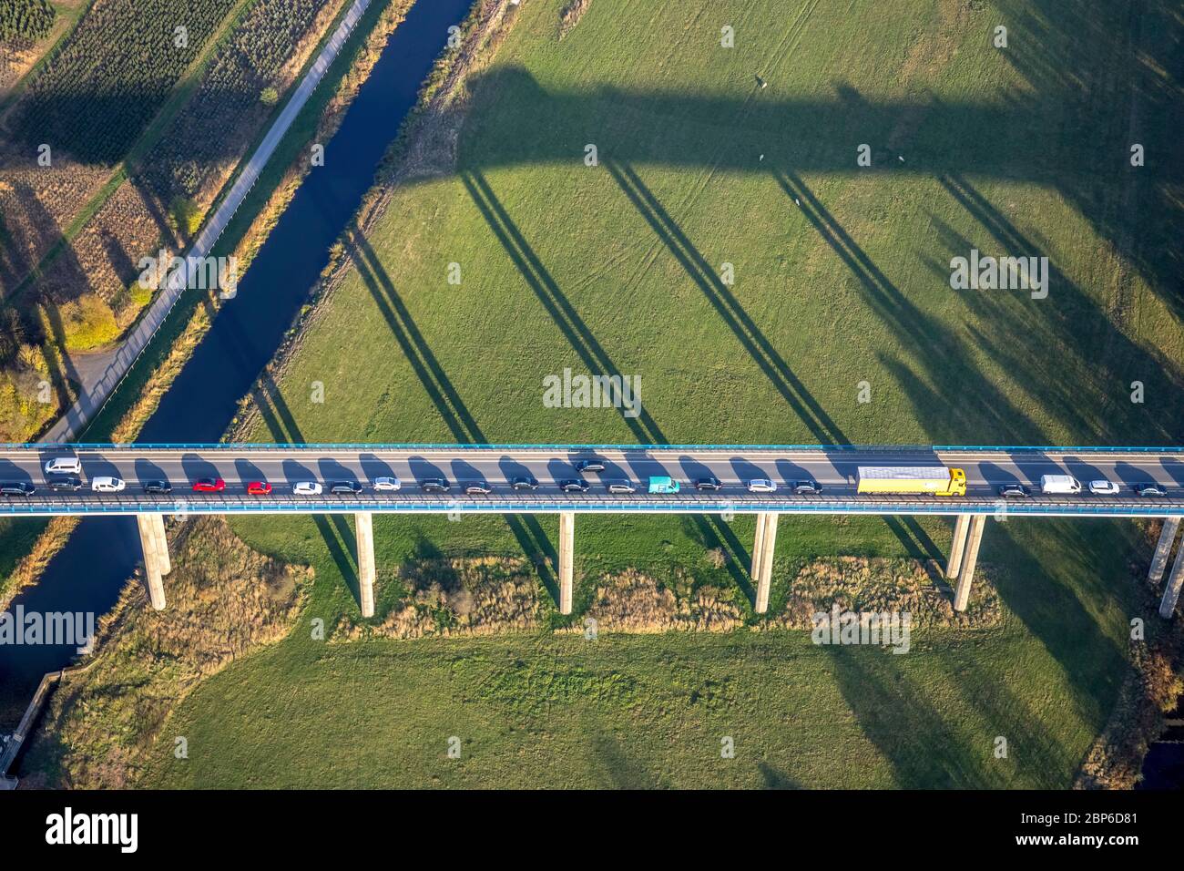 Road traffic on bridge aerial hi-res stock photography and images - Alamy