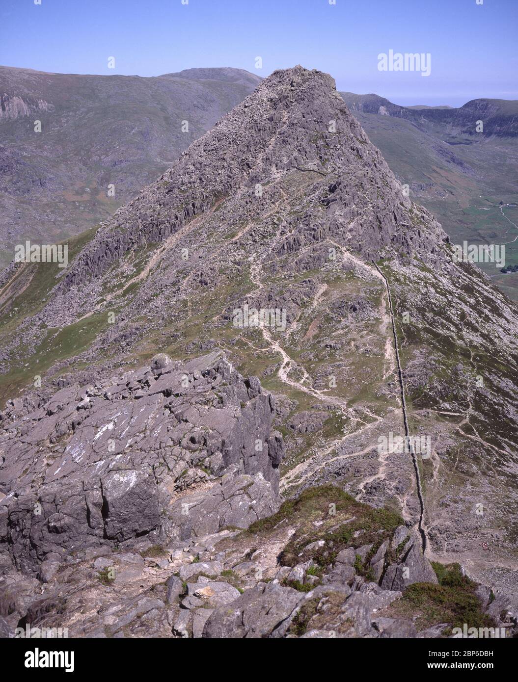 Tryfan mountain summit and stone wall in North Wales, UK Stock Photo ...