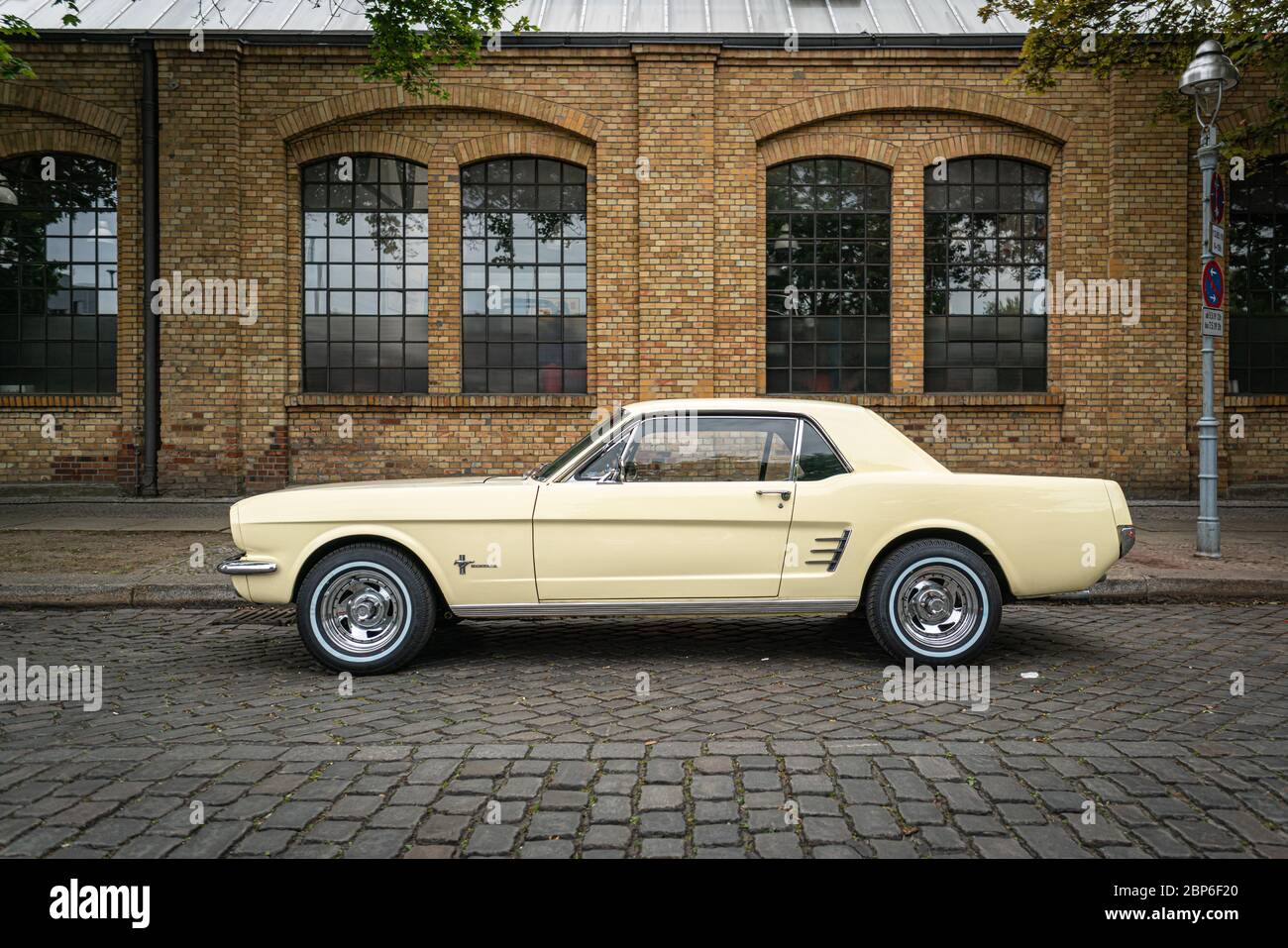 Ford mustang oldtimer hi-res stock photography and images - Alamy