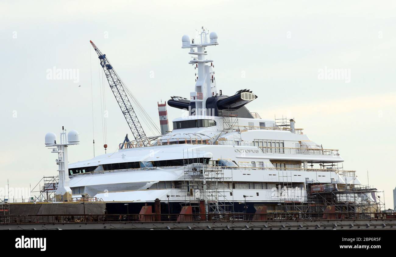 Octopus Yacht Submarine