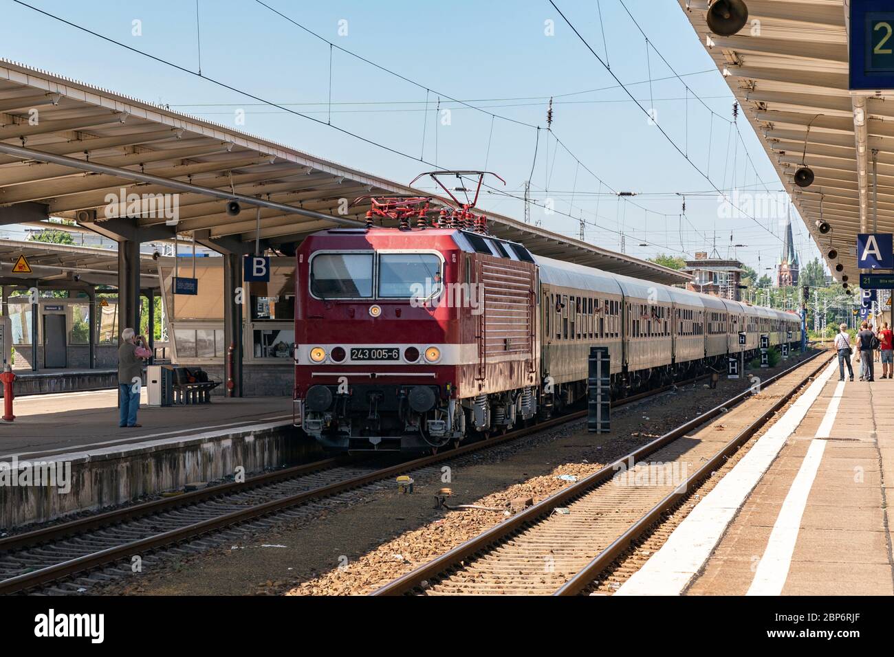 Electric locomotive 243 005-6 and comfortable center entrance and side ...