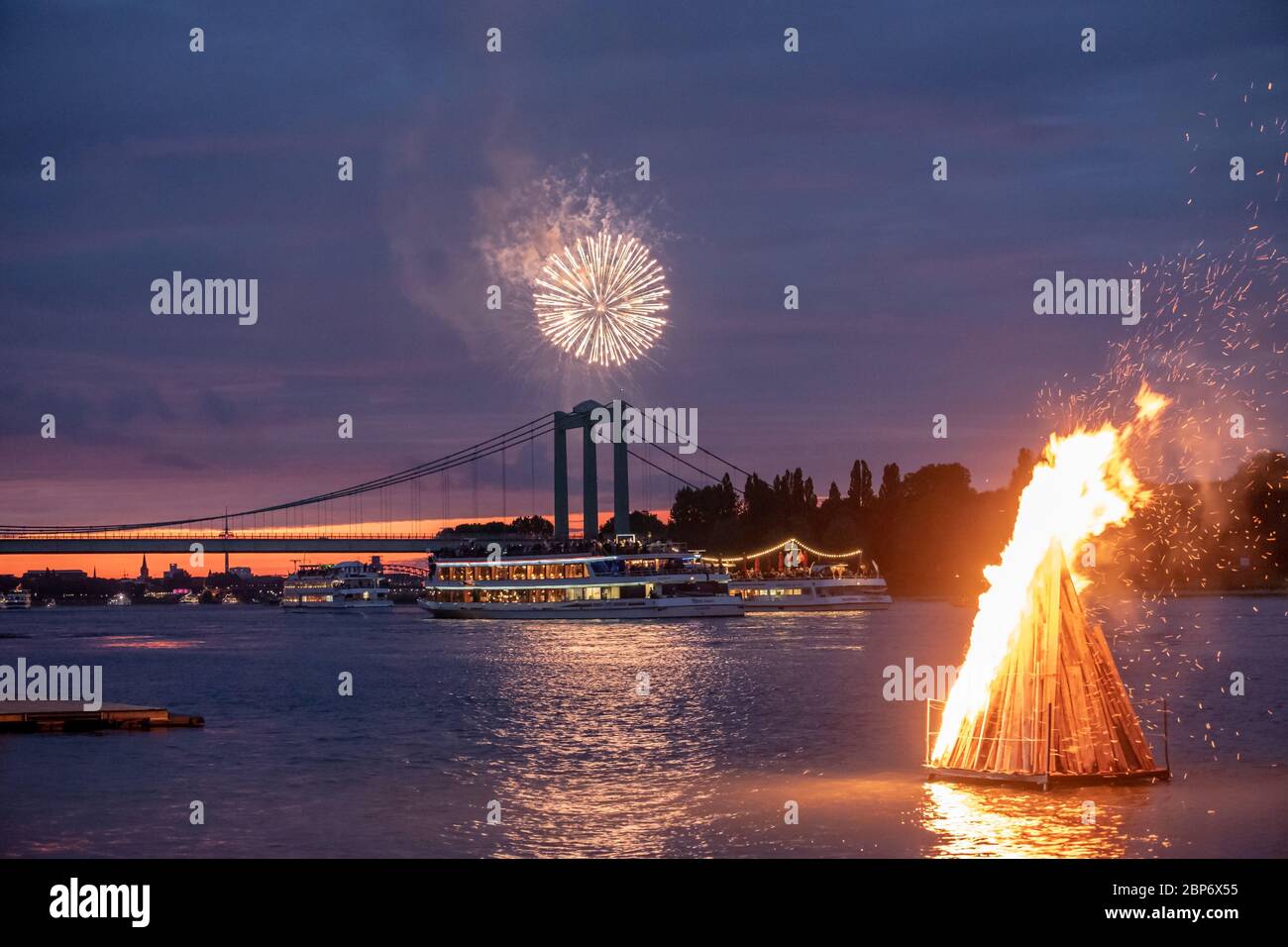 Fireworks ship hi-res stock photography and images - Alamy