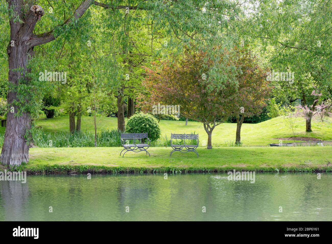 Tranquil garden seat hi-res stock photography and images - Alamy
